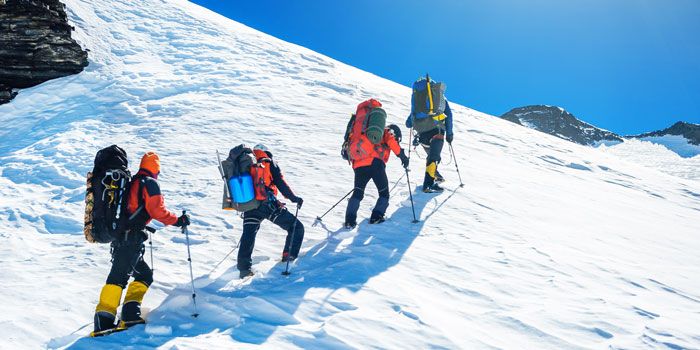 Tödlicher Stau: Ungewöhnlich viele Todesfälle am überfüllten Mount ...